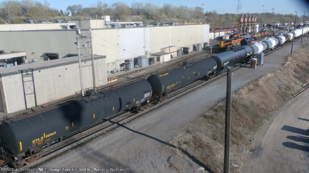 UTLX 950637, 950643, RDG 2100 + Diesels